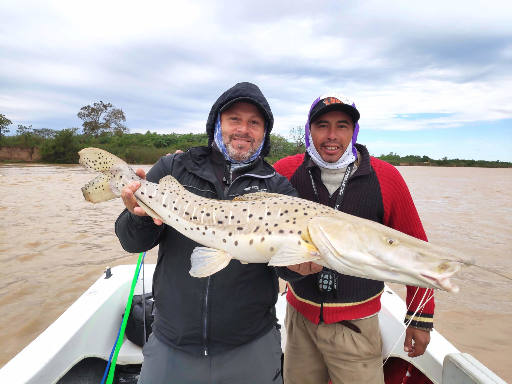 PESCA DE SURUBIES EN ESQUINA - Revista El Pato